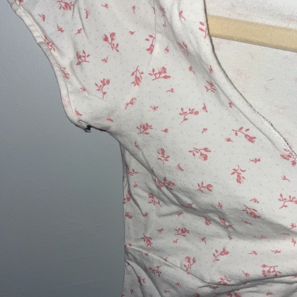 Brandy Melville | Tops | Brandy Melville White Pink Flower Gina Top ...